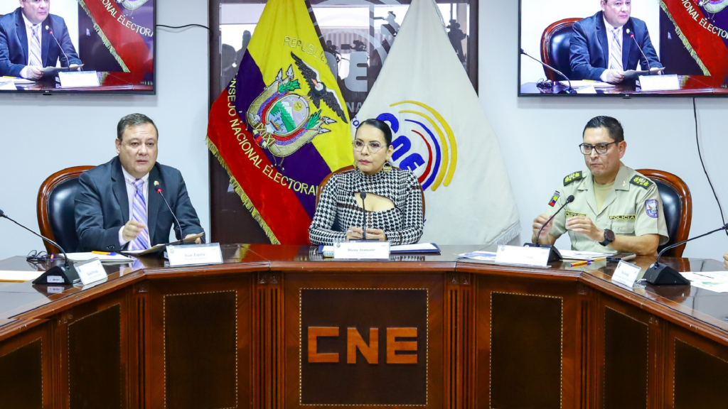 Trabajo conjunto de Policía y FF.AA. para garantizar la seguridad ...
